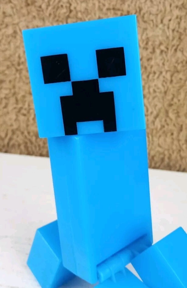 Minecraft Papercraft Blue Creeper