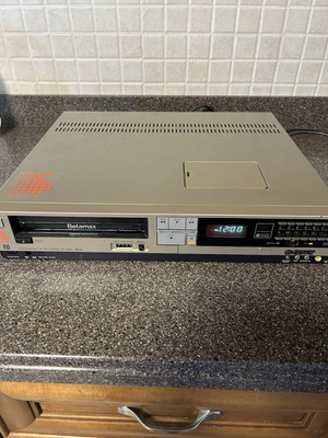 Sony SL-2400 Betamax beta tape player Recorder Powers On Read ...