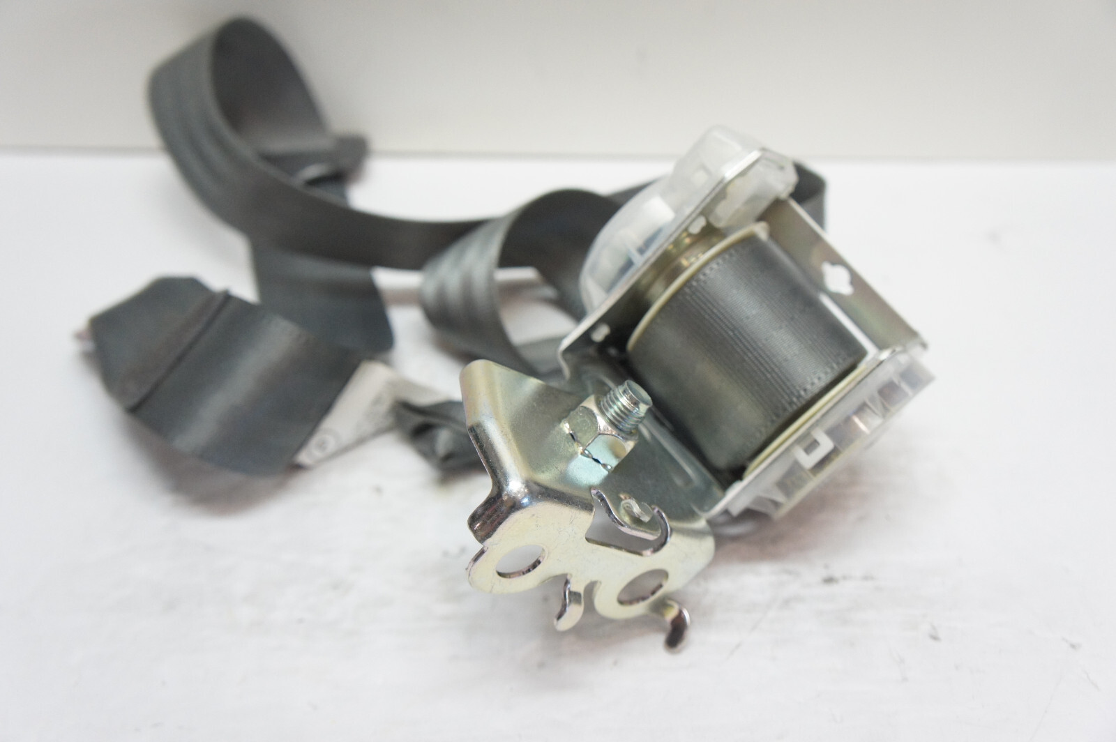 2010-2011 TOYOTA PRIUS HYBRID - REAR SEAT BELT RETRACTOR OEM *A5874 | eBay