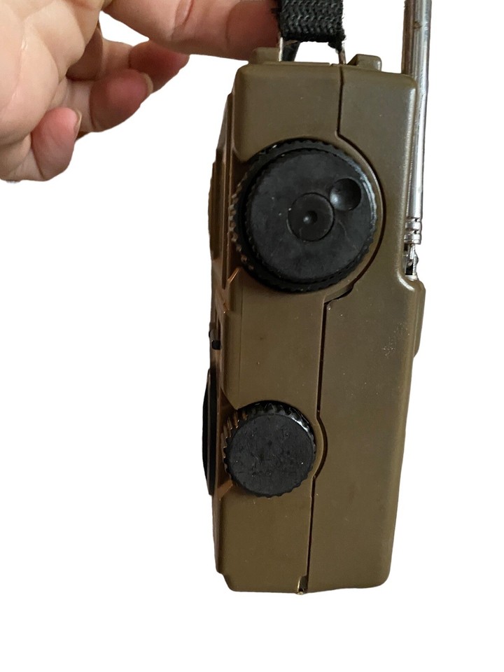 Grundig FR-200 Radio AM FM SW1 Battery Hand Crank Flashlight Emergency ...