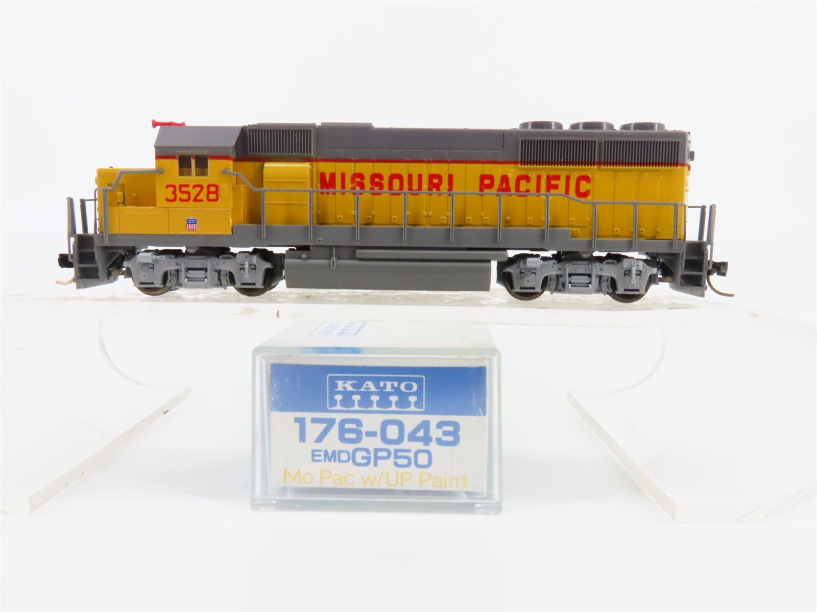 N Scale Kato 176-043 MP Missouri Pacific GP50 Diesel Loco #3528 Does ...