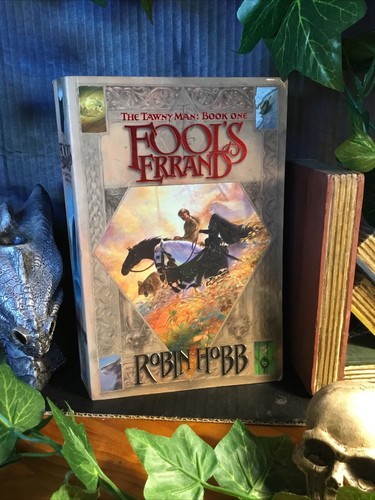 Fool's Errand (The Tawny Man Trilogy, Book 1) by Robin Hobb (Paperback, 2002) for sale online ...