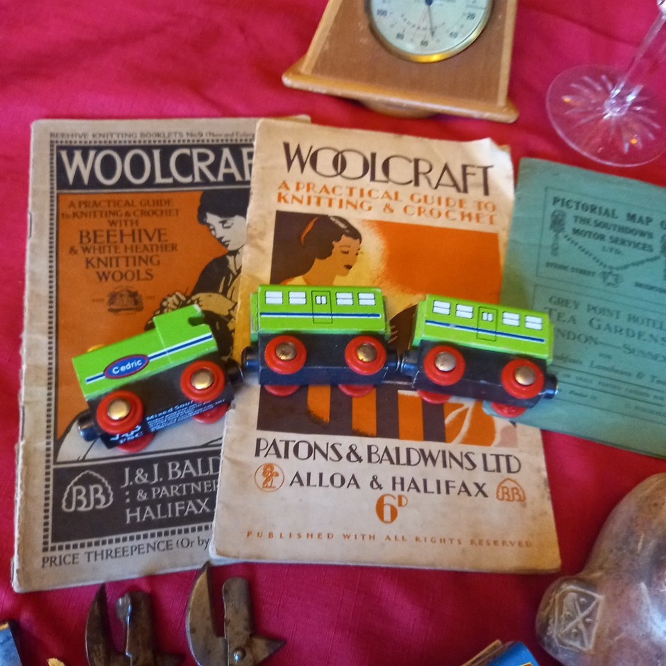 HIGHLY COLLECTABLE, JOB LOT OF ANTIQUE & VINTAGE COLLECTABLES & CURIOS ...