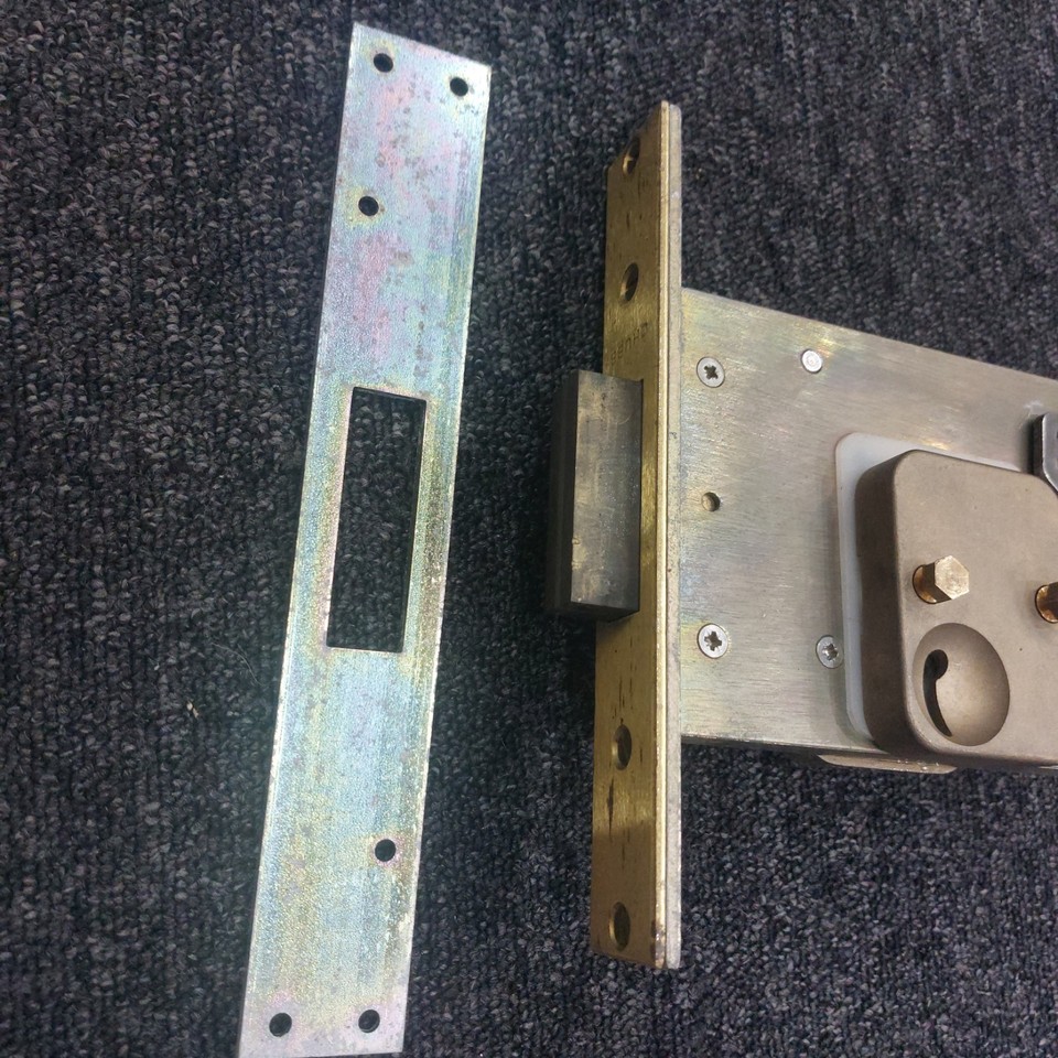 Chubb Custodial prison pass door lock *key C/W escutcheons (Ref 2 ...