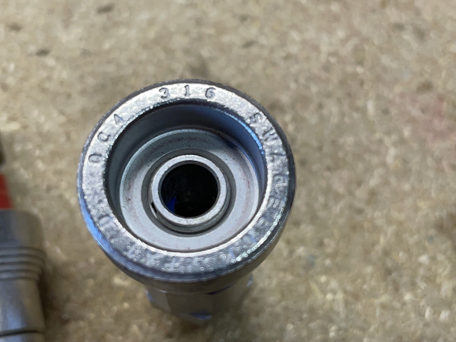 316 Stainless, Swagelok SS-QC4-B/D-400, ¼", DESO Quick Connect Body ...