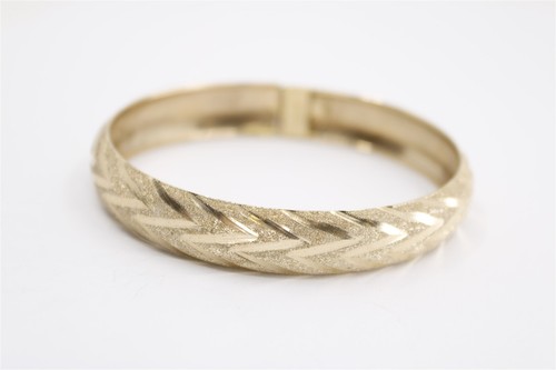 Vintage 10K Yellow Gold 2 5/8” Diameter Chevron Bangle w/ Sandblasted ...