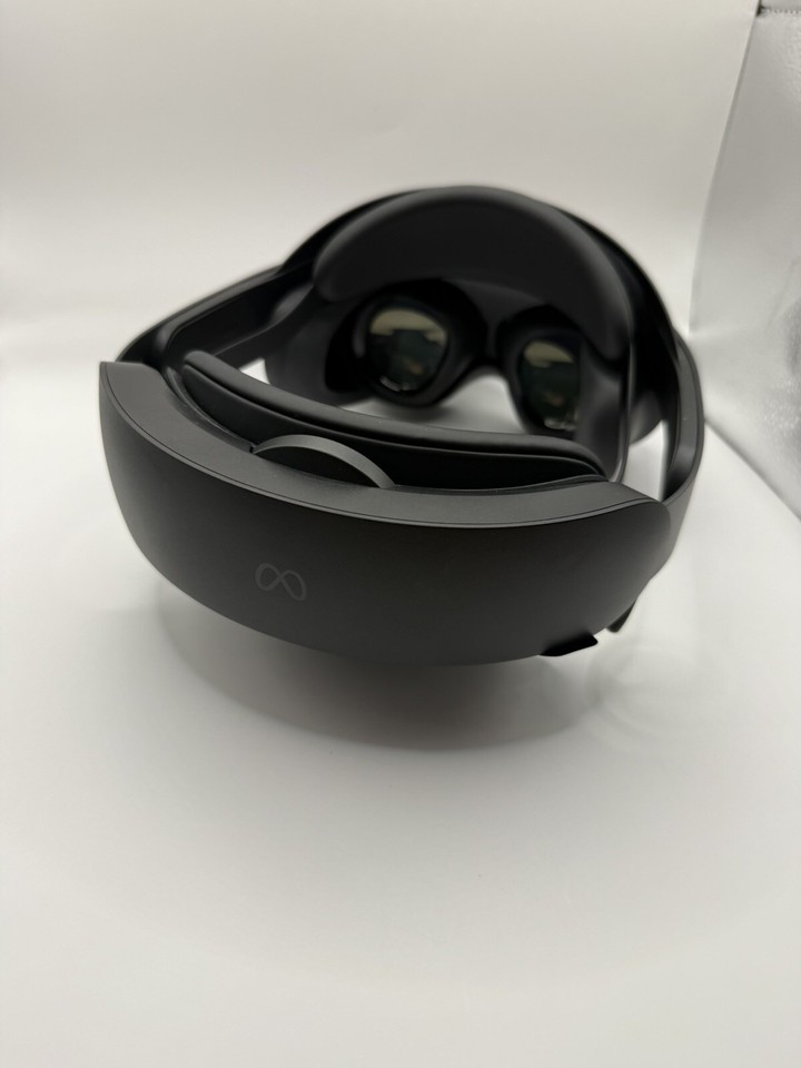 Meta Quest Pro Virtual Reality System - 256GB - VR HEADSET ONLY ...