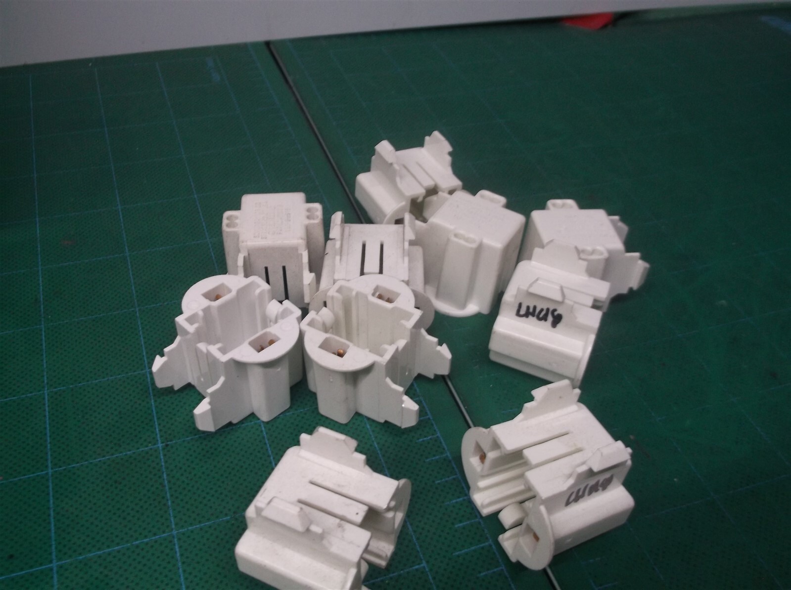 10 Edwin Gaynor LH0180 (1185-9-HS) compact fluorescent socket that is ...