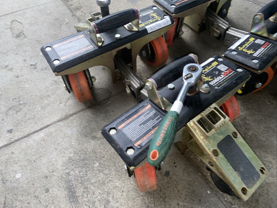 4 Gondola Skate Store Fixture Moving System scorpion 3 lll Fixture ...