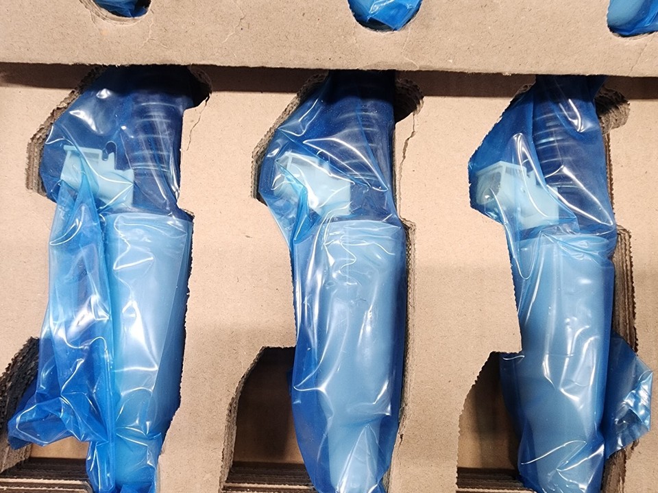 Brand new Genuine OEM Volvo D13 fuel injector 85020428 | eBay