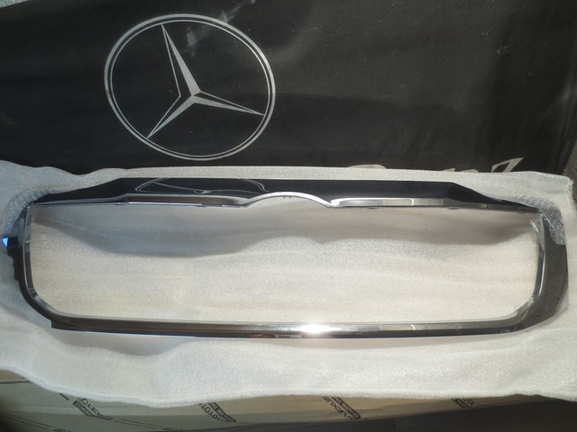 Toyota Hilux 2011 - 15 Chrome Radiator Grill Surround Trim Part No ...