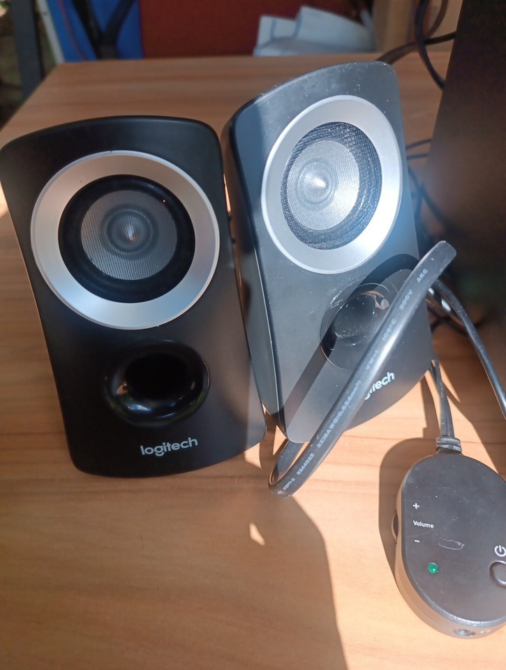 Logitech Z313 2.1 Multimedia Speaker System with Subwoofer Full Range ...