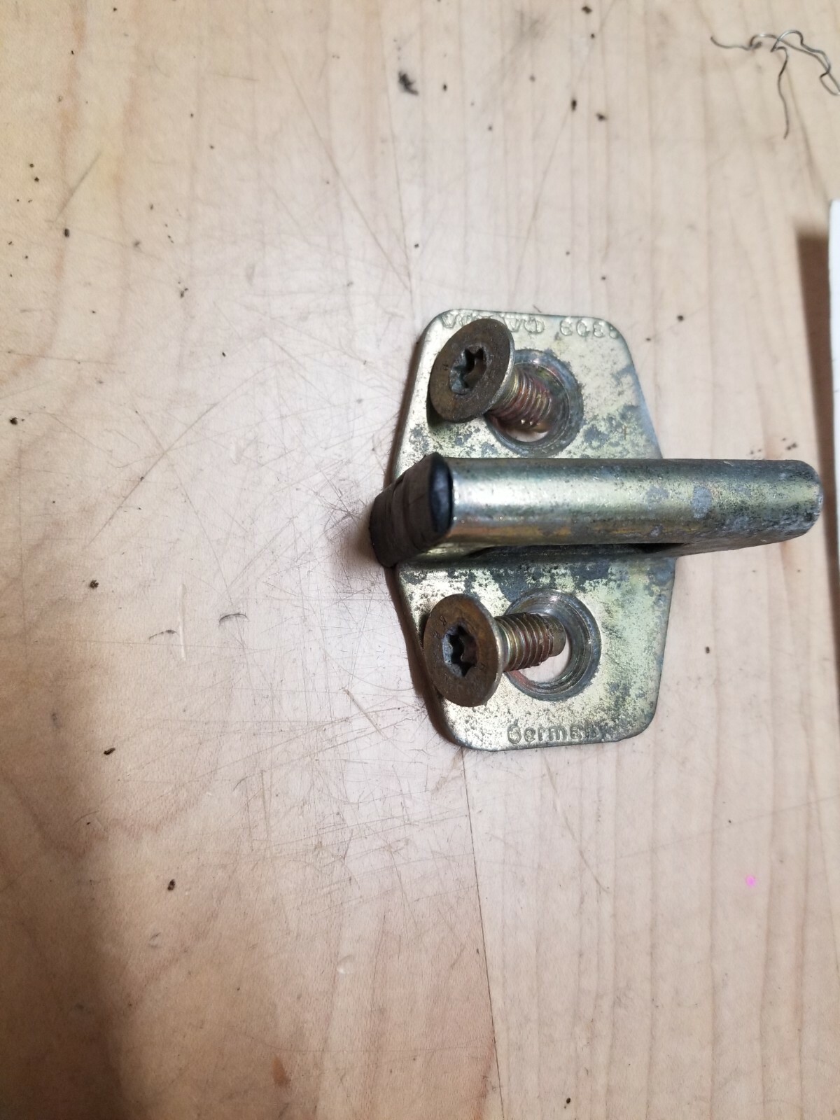 Volvo 940 740 door latch lock striker plate loop OEM hardware 6085 ...