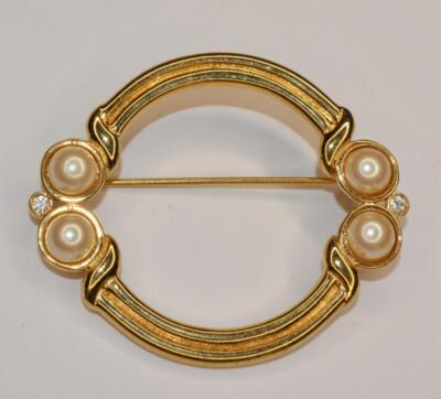 Vintage Signed MONET Gold tone Faux Pearl Rhinestones Round Shape Pin ...