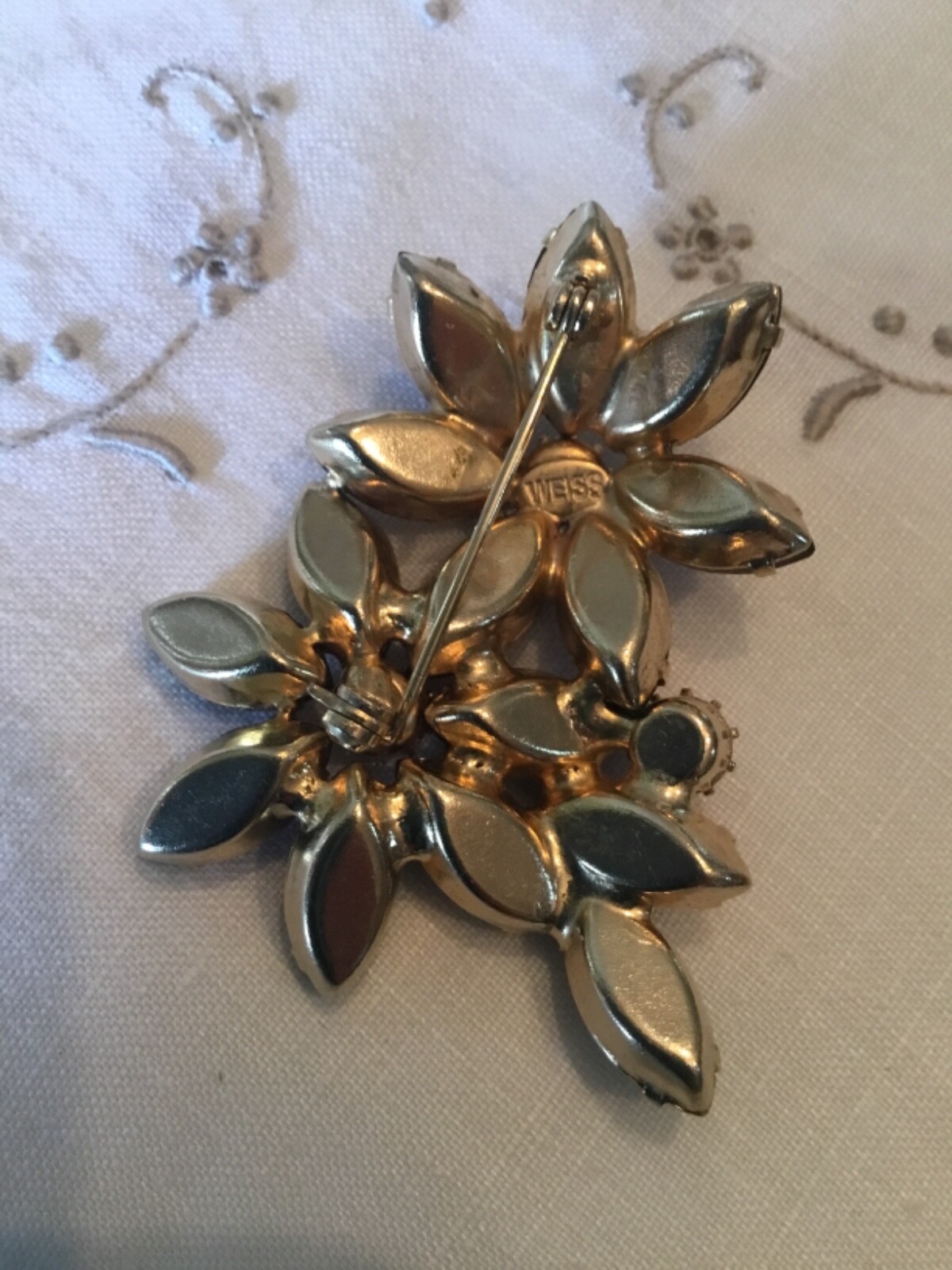 Weiss signed cognac color brooch - Gem
