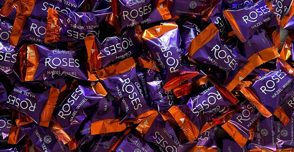 Cadbury Roses Hazelnut Whirls 30 Pack in Gift Box Chocolate Treats ...