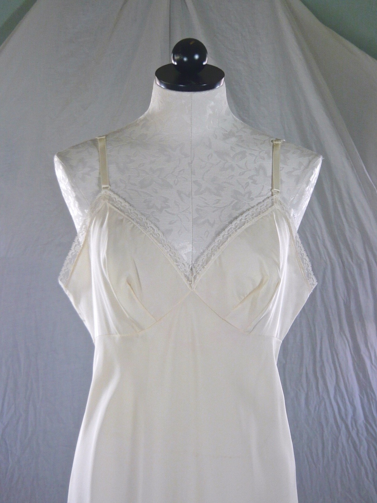BARBIZON vintage 70s light beige FULL SLIP simple ele… - Gem