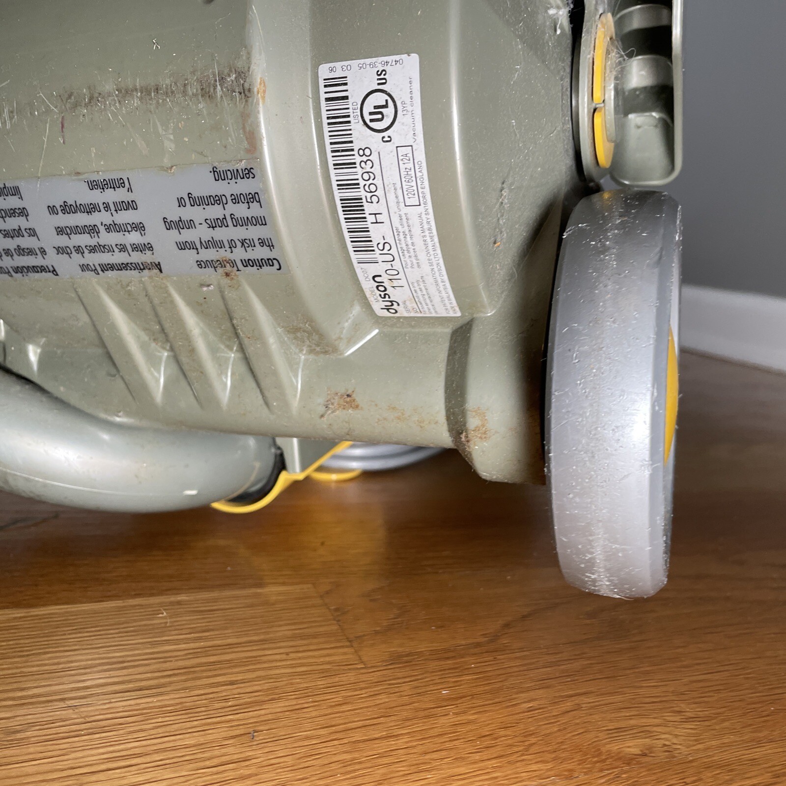 Dyson DC07 All Floors Upright Bagless Vacuum Cleaner Yellow TESTED ...