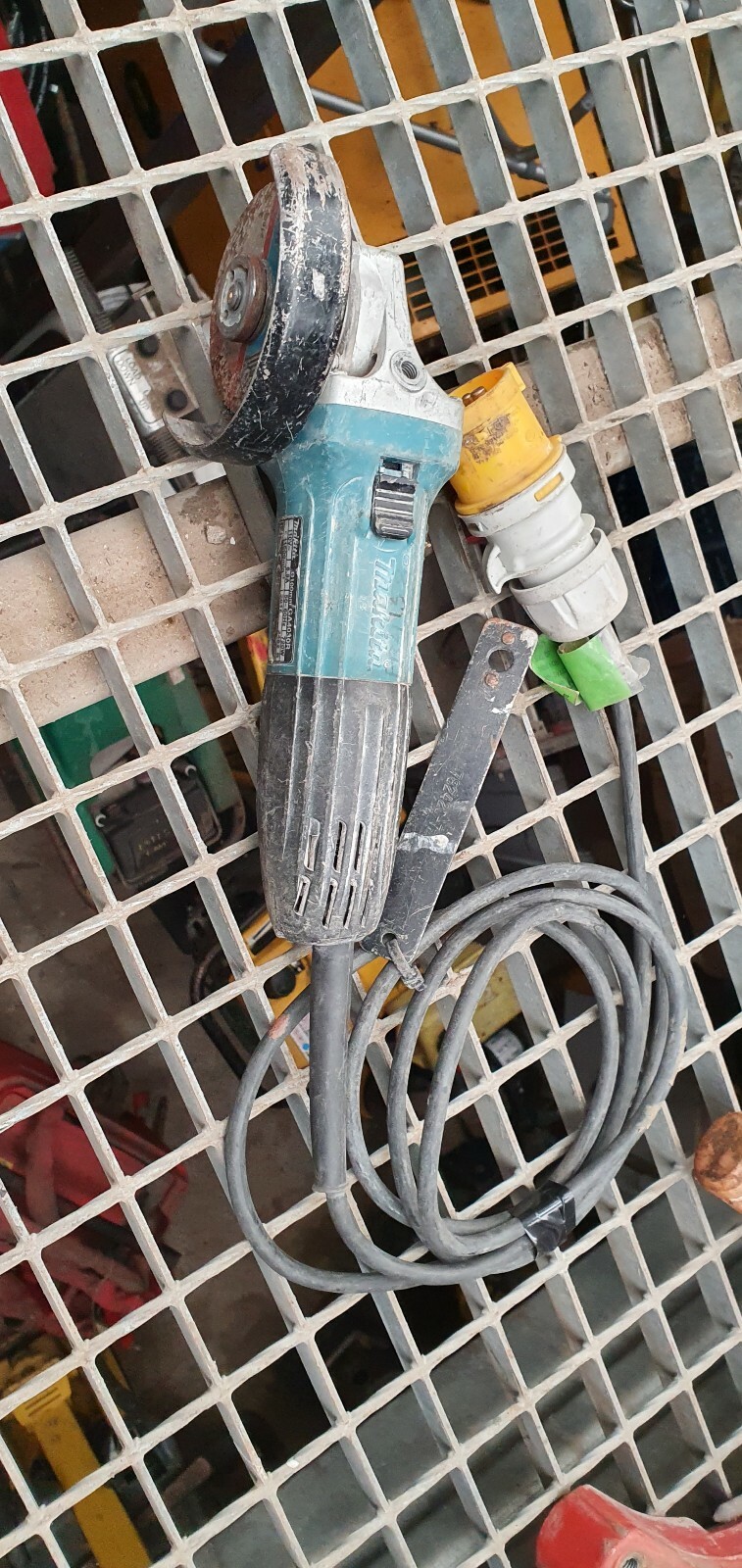 MAKITA 4 INCH ANGLE GRINDER GA4030 720 WATT 110 VOLT DISK CUTTER STHIL ...