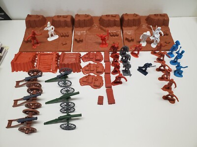 Vintage Plastic Toy Soldiers, 44 assorted pieces, canons, battlefield ...
