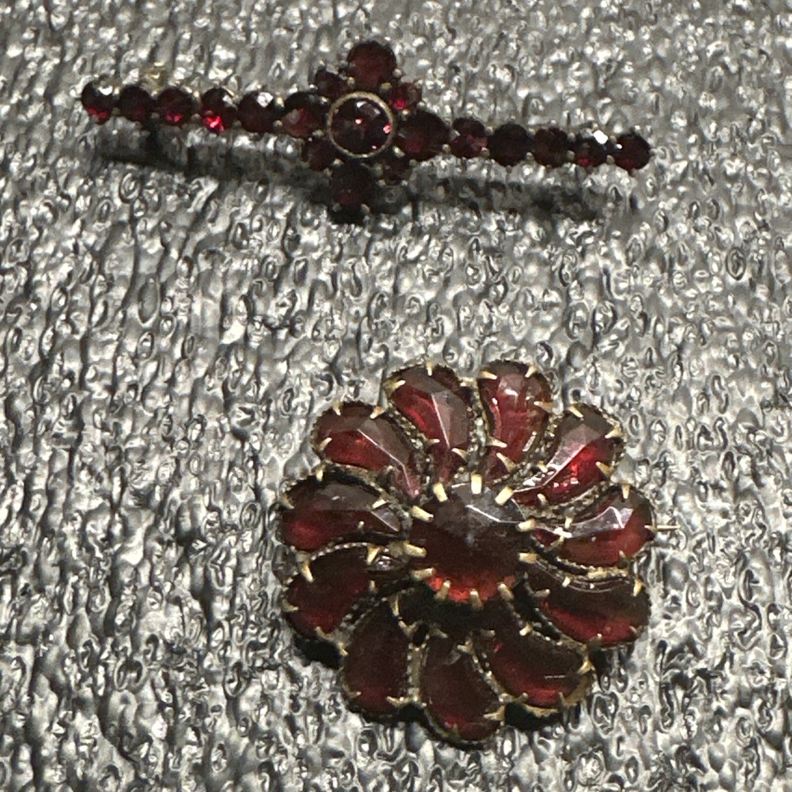 Antique pin Natural Czech garnet Gilt brass Vintage W… - Gem