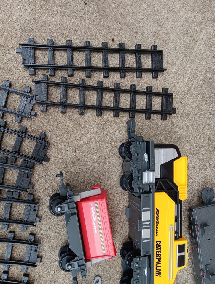 Caterpillar CAT Construction Express Motorized Toy Train Set With Track ...