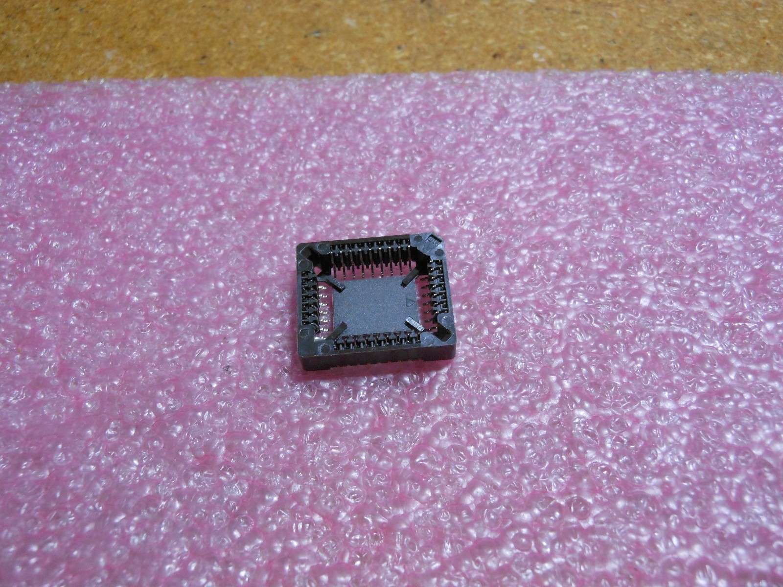 TYCO SOCKET PLCC 32POS TIN # 822273-1 ( LOT OF 25 PC ) NSN: 5935-01-462 ...