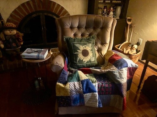 HANDMADE VINTAGE FARMHOUSE QUILT 35" x 45" LAP/ THROW COTTON FABRICS | eBay