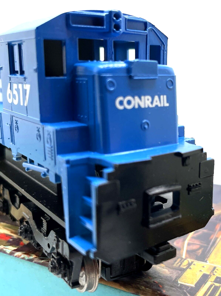 HO ATHEARN C30-7A CONRAIL # 6517 WITH CUSTOM PAINTED TRACK ONE SHELL ...