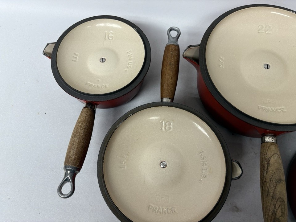 Le Creuset 5 Piece Saucepan Set & Stand Red Cast Iron 22,20,18,16,14 ...