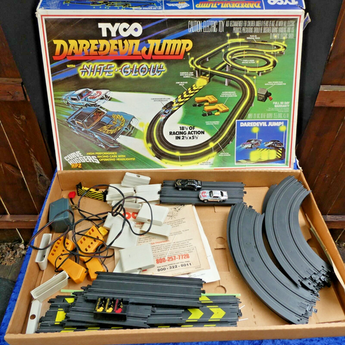 VTG TYCO NITE GLOW DAREDEVIL JUMP SLOT CAR RACE SET W/ SILVER & BLACK ...
