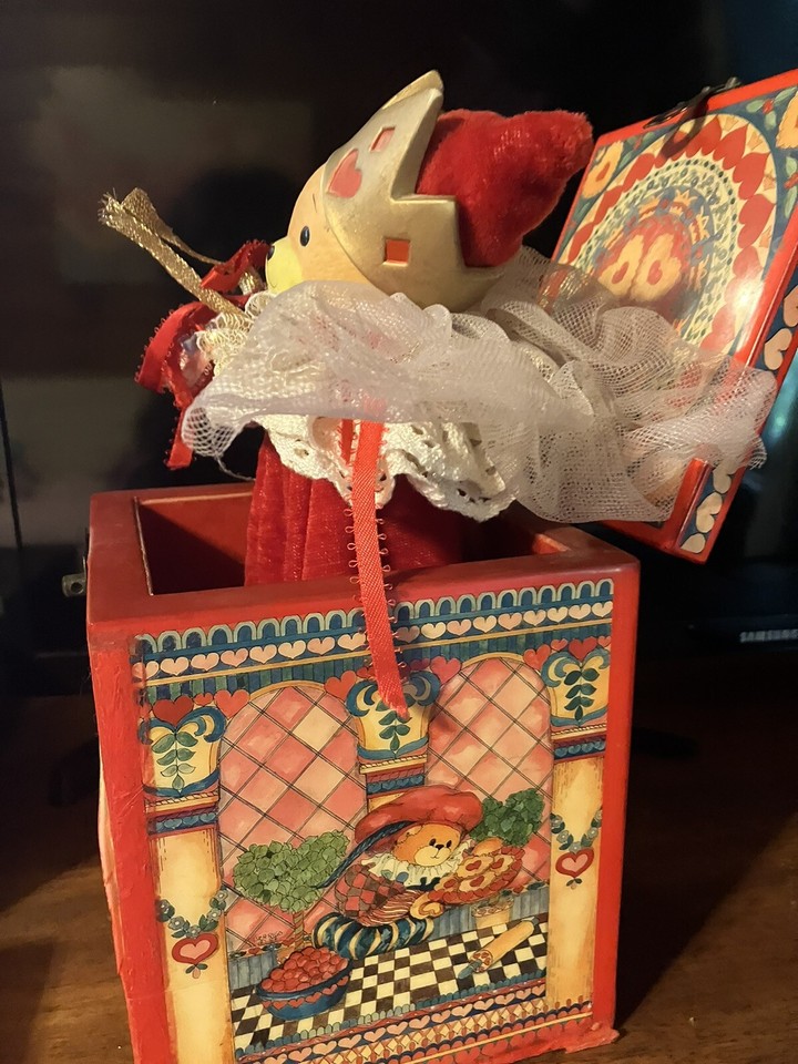 RARE 1987 Enesco “Queen Of Hearts” Jack In The Box Musical Lucy Rigg ...