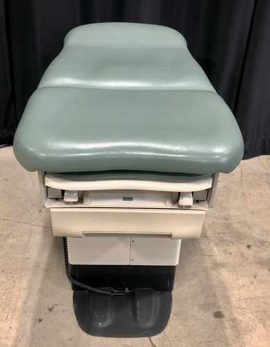 Midmark 623-007 Barrier Free Power Exam Table with Footswitch & Hand ...