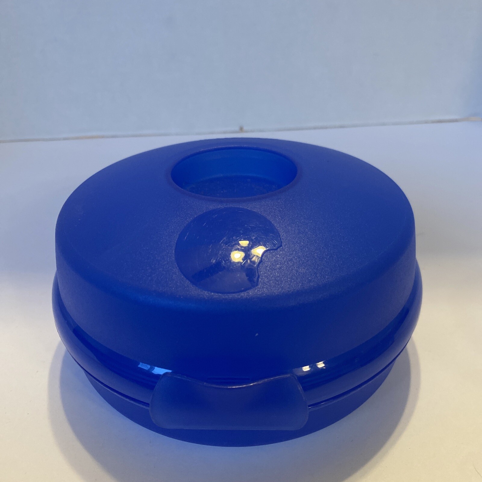 Tupperware • Round Sandwich / Bagel Keeper • Model # 4440A-2 • Blue | eBay