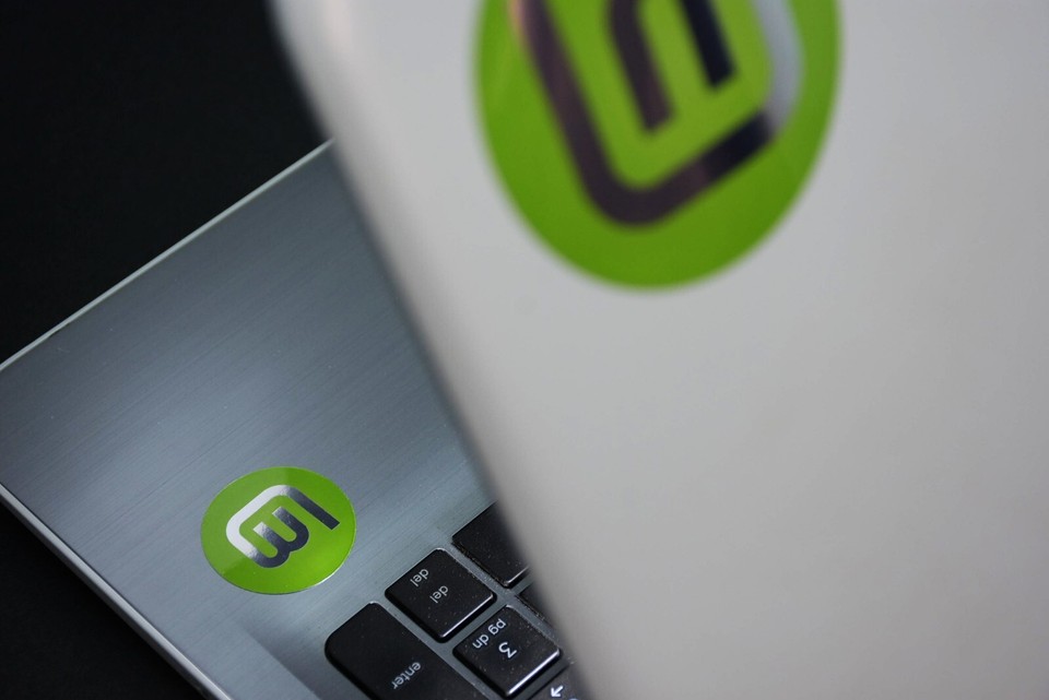 Linux Stickers Emblems Badge Logo Linux Decal Distro Mirrored Finish 3 ...