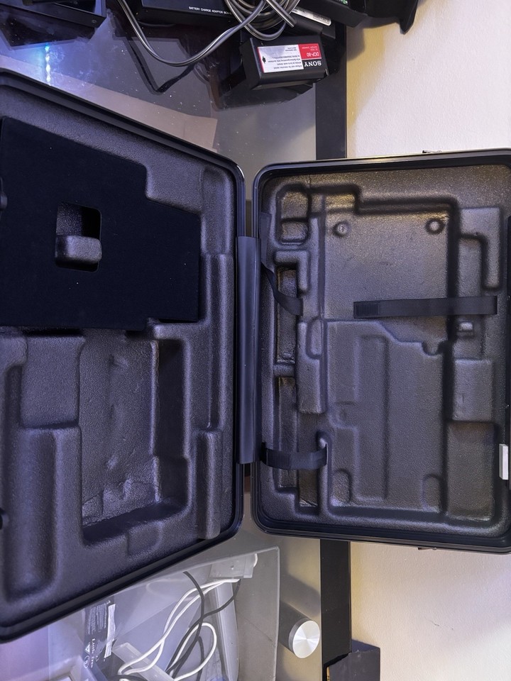 SONY CCD-V8AF /AFu Video8 8mm Video Camera Recorder With Accessories ...