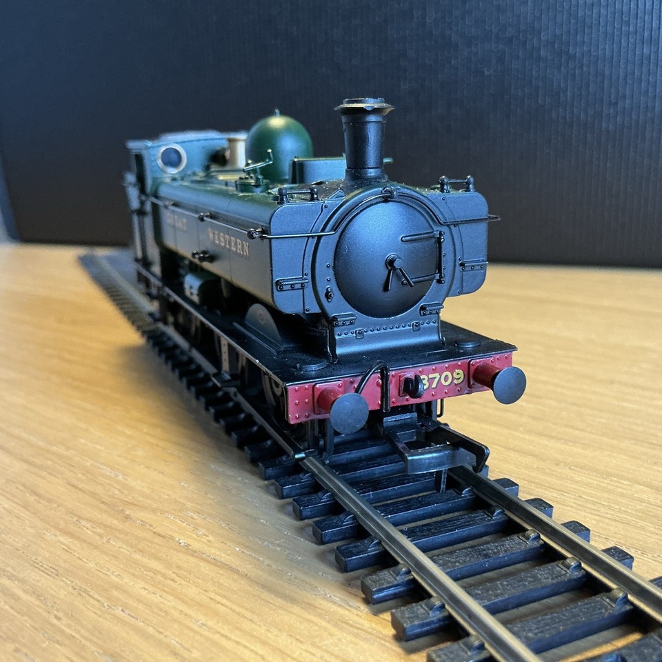 Bachmann 32-215 Class 57XX Pannier Tank Loco 5775 GWR Green 8 DCC Ready ...