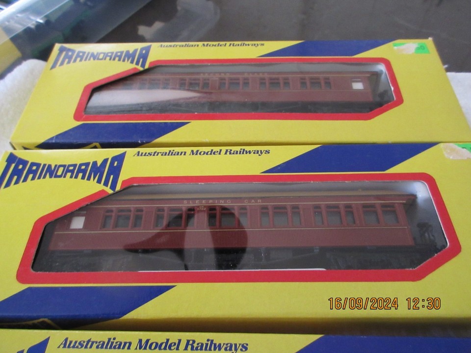 HO TRAINORAMA END PLATFORM CARRIAGES X 4 | eBay Australia