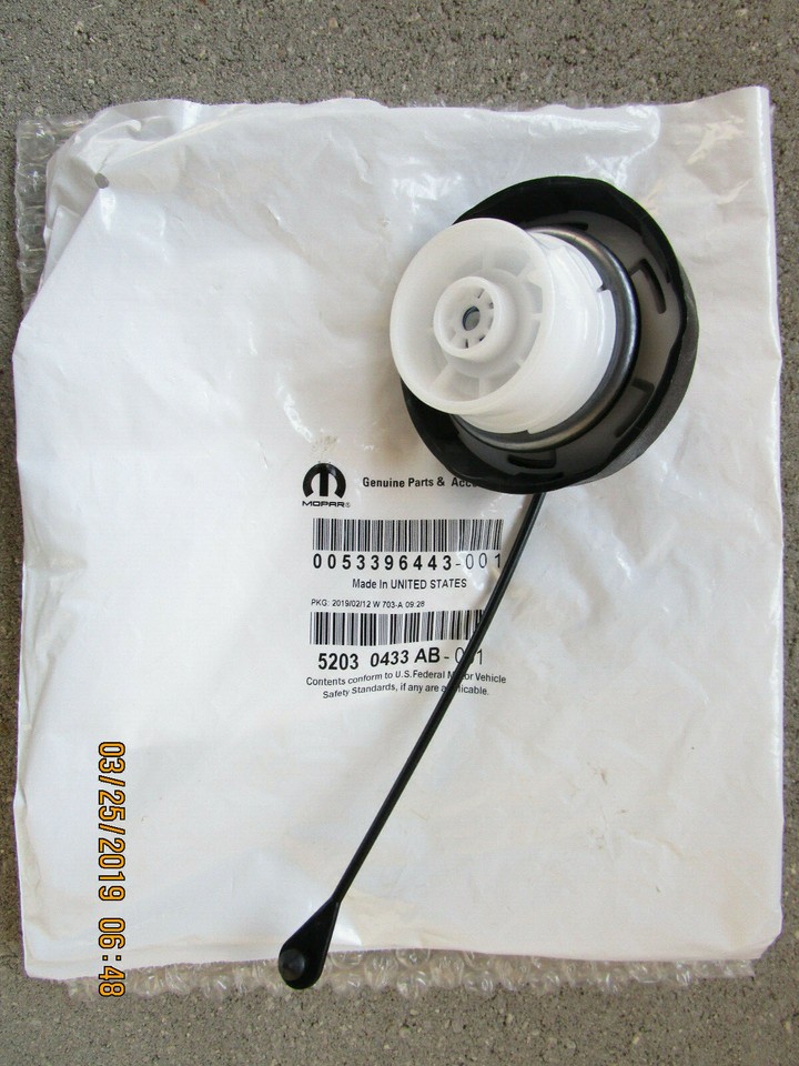 06 - 10 JEEP COMMANDER 4D SUV FUEL GAS TANK FILLER CAP WITH TETHER OEM ...