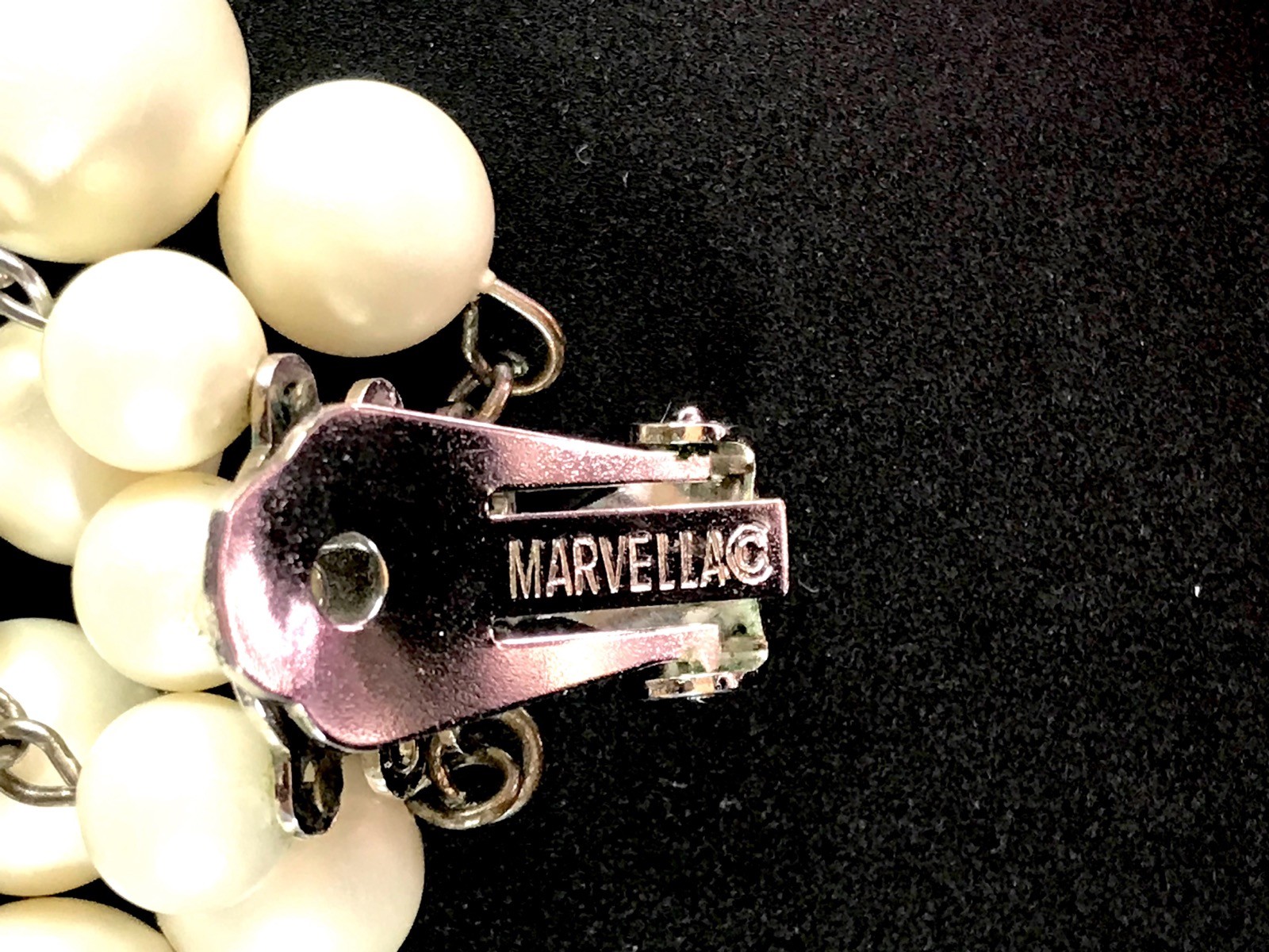 SIGNED MARVELLA SILVER-TONE GRADUATED FAUX PEARL CLUSTER DANGLE CLIP ...