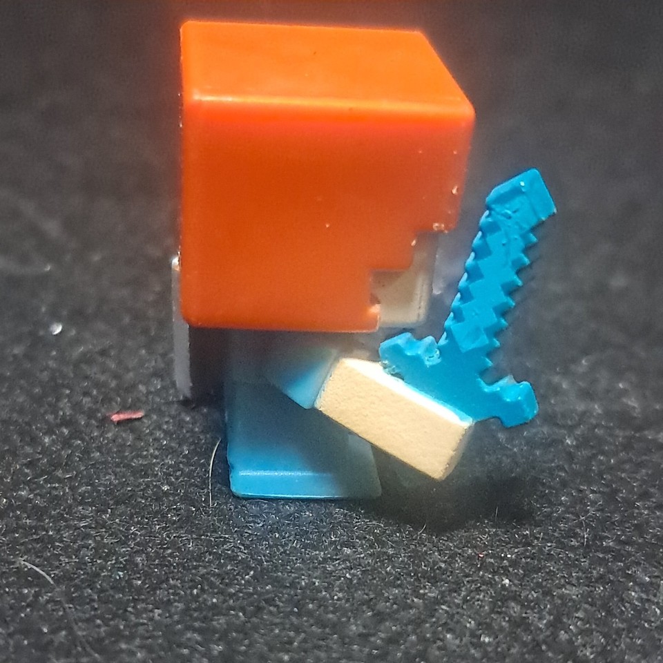 Minecraft Minifigure End Stone Series 6 Mystery Minis Alex With Shield ...