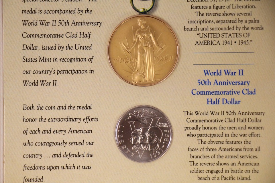 World War II Anniversary Commemorative Coin and Victory Medal Set | eBay