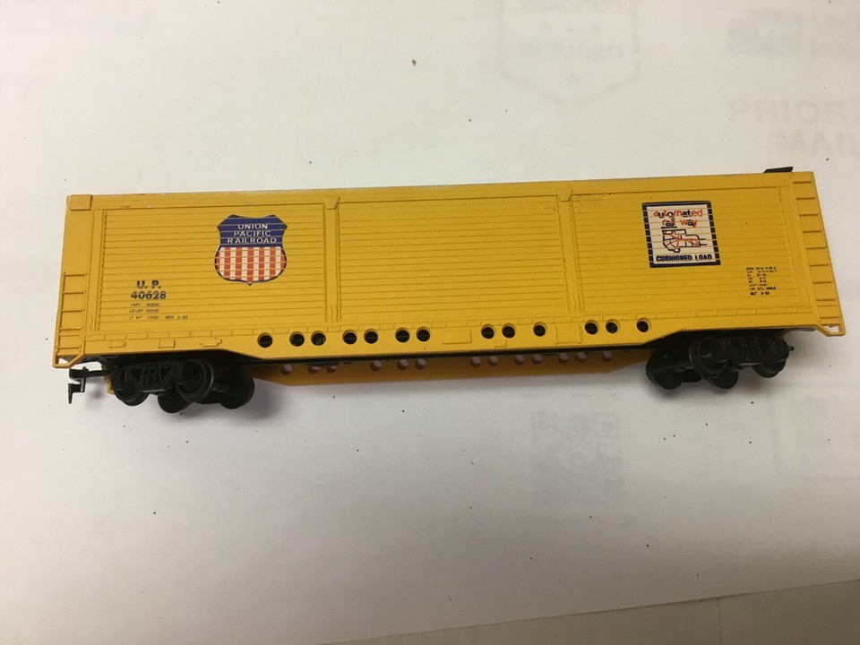 LIFE-LIKE HO TRAIN Reefer Freight Union Pacific Railroad w/box | eBay
