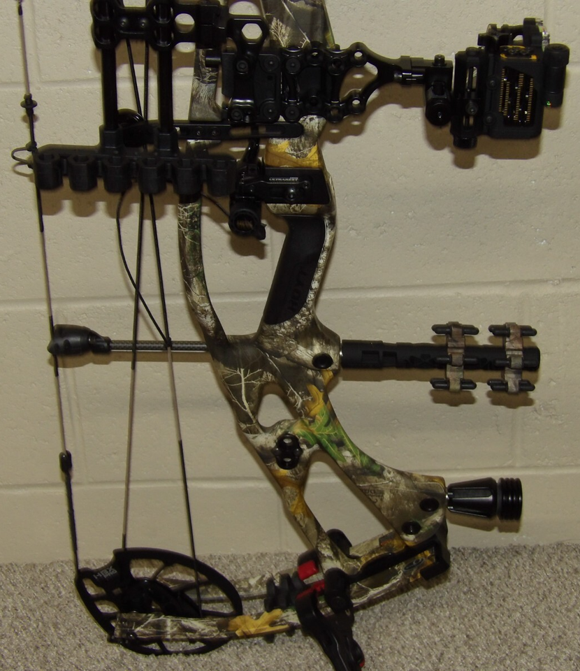 Loaded Hoyt Carbon RX-7 Ultra Bow Package- 50/60 lb, 27" to 32" Draw ...