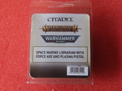 Warhammer 40k Space Marine Librarian with Force Axe and Plasma Pistol ...