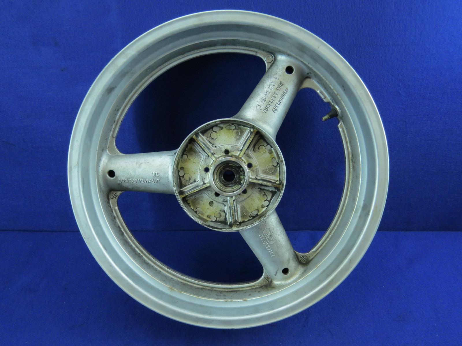 01 Suzuki SV650s Rear Wheel STRAIGHT SV 650s 650 #184 Rim Tire Fork ...