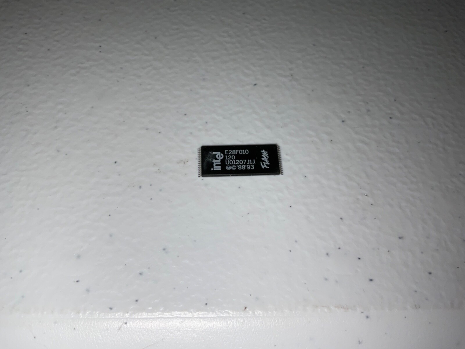 Intel E28F010-120 CMOS FLASH MEMORY 32 PIN TSOP PACKAGE NEW!!!! | eBay