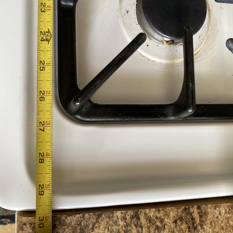 Gas Tappan White Stove Measures 30x25x35 With 4 Burners & 2 oven racks ...
