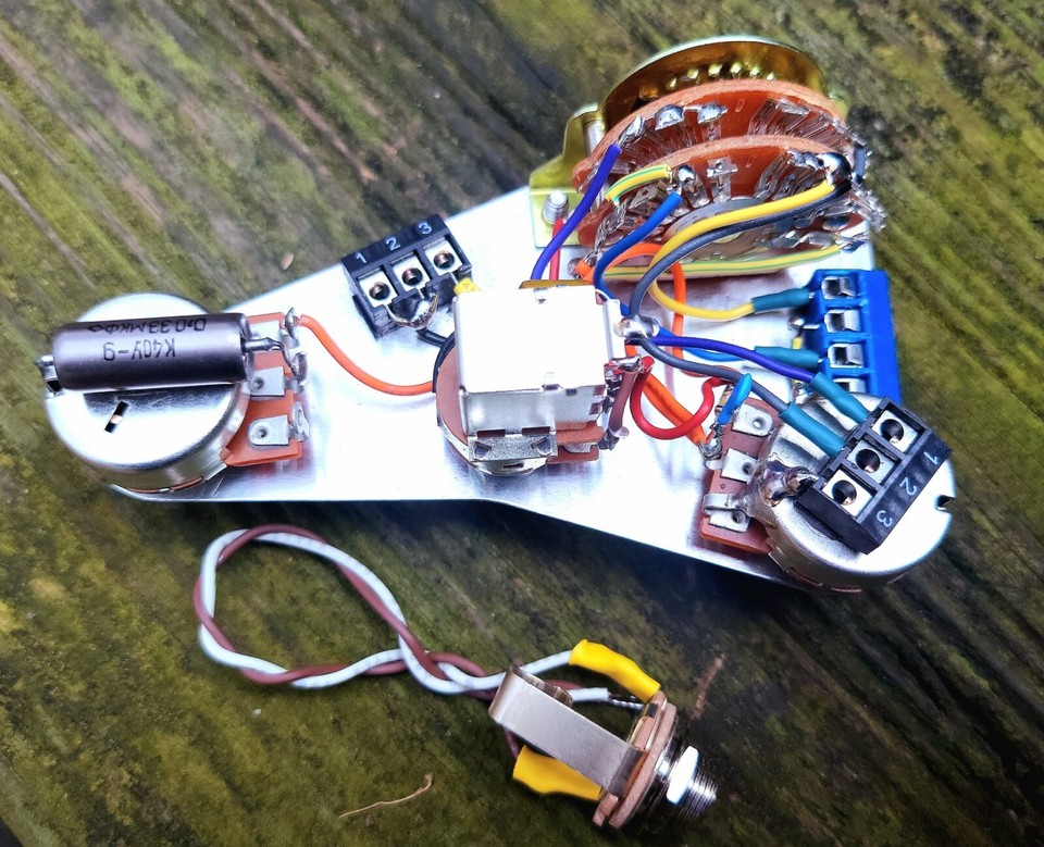 Strat HSS Solderless Wiring Harness Bourns Pots 2 Vol .033 PIO ...