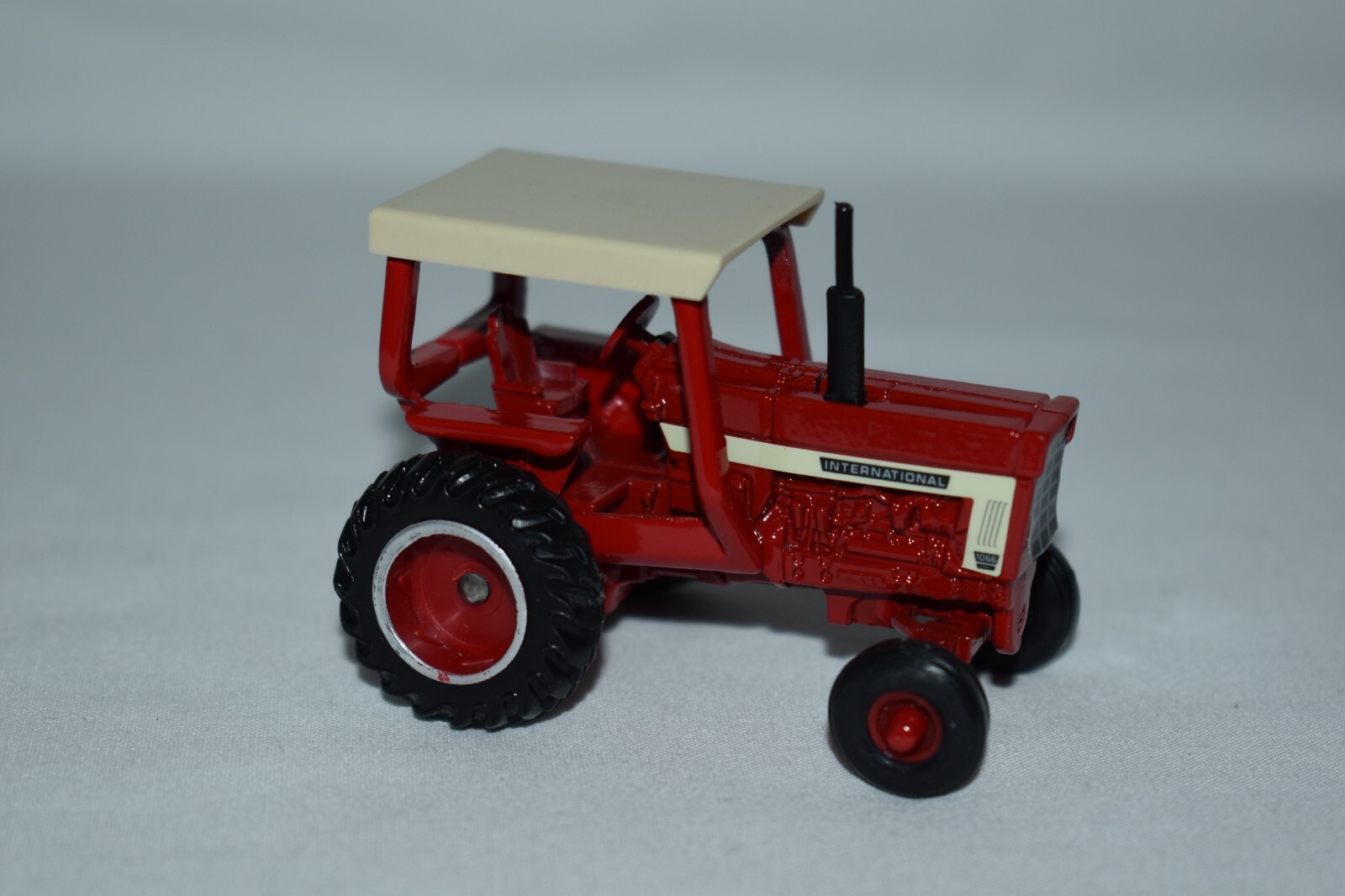 Ertl 1:64 International 1066 Tractor With 4 Post ROPS | eBay